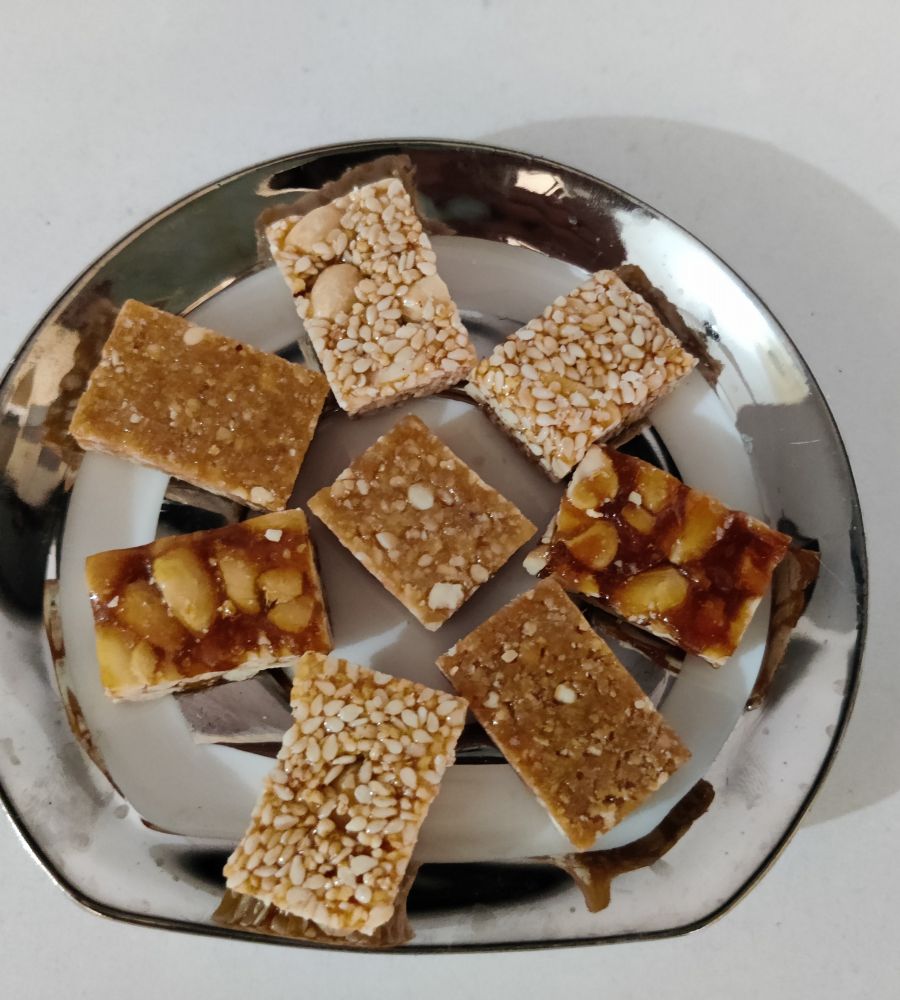 Gajak cubes multi gajak mix cubes 250 gm