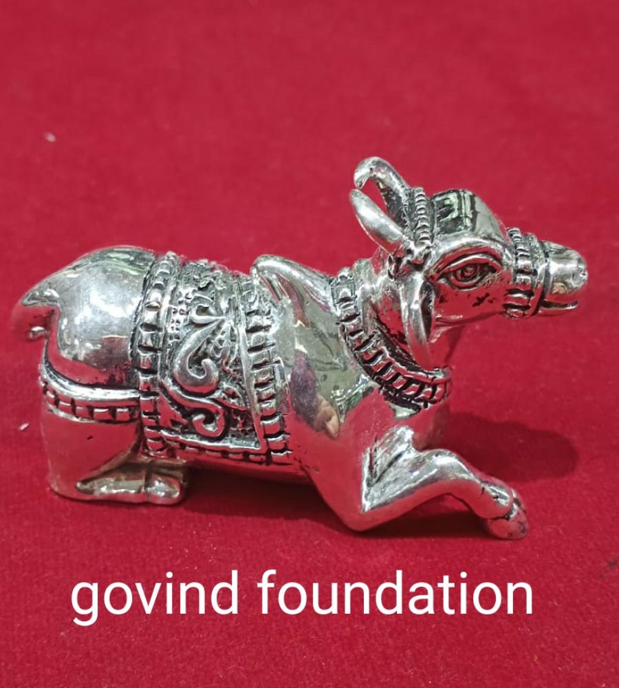 Silver nandi statue Nandi statue in pure silver 2.5 inches